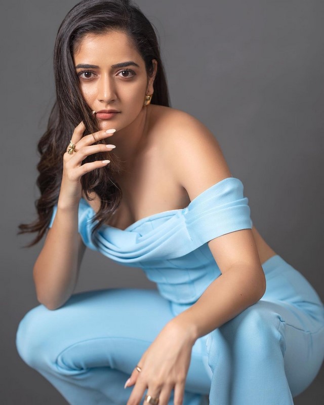 Actress Ashika Ranganath looks bold and sizziling in this clicks
