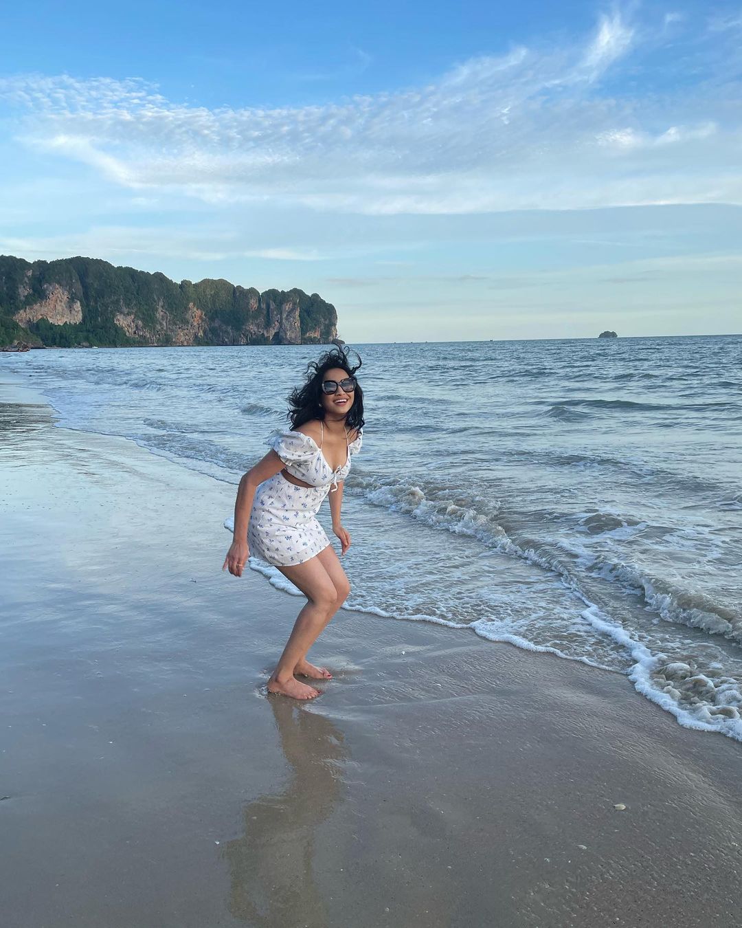 Anchor Vindhya Vishaka is too hot to handle in this pictures