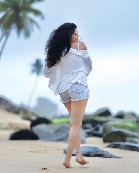 Kashima Rafi looks beautiful in saree