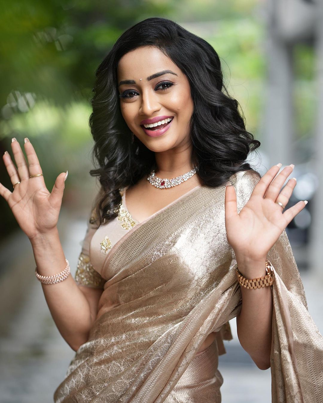 Televison presenter Vindhya Vishaka spells magic with her stills-వింధ్య ...