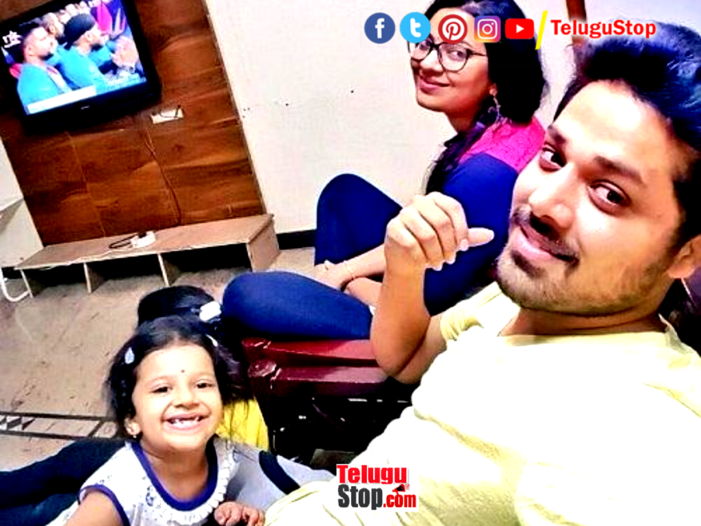 Geetha Madhuri Sonti Telugu Singer Profile & Biography-TeluguStop