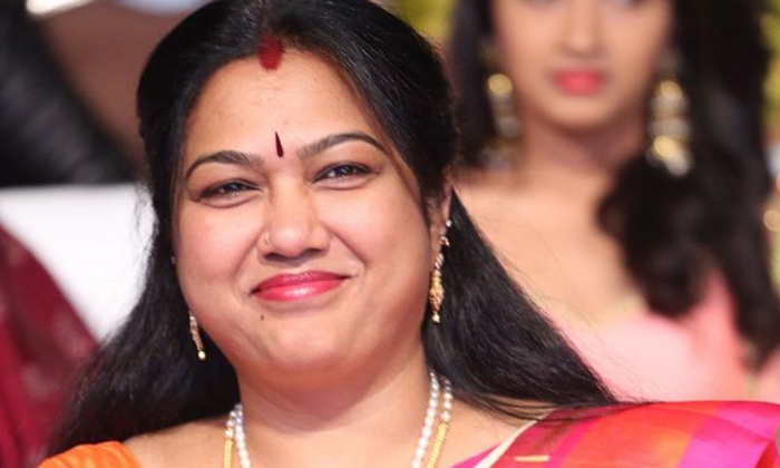 అతిలోక సుందరి శ్రీదేవి కి డూప్ నటించిన ఆ కమెడియన్ ఎవరో తెలుసా..