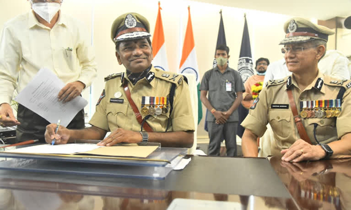 దాడులను ఉపేక్షించం.. వివాదాలకు తావివ్వకుండా పనిచేస్తాం: డీజీపీ