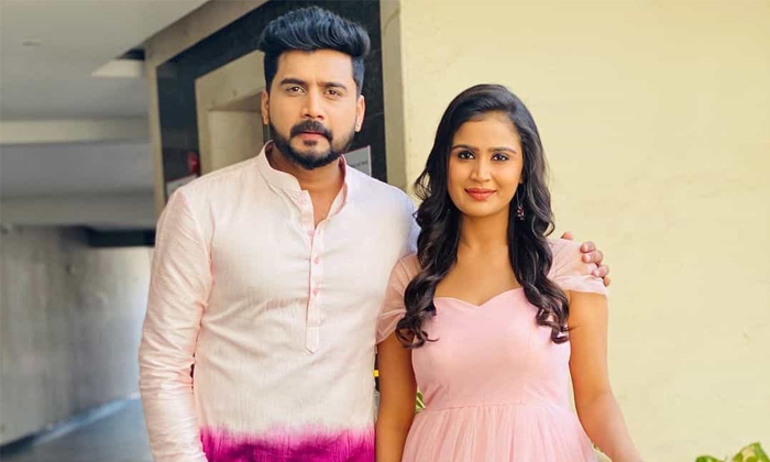 మా ఇద్దరికీ ఎప్పుడు గొడవలే.. కానీ లైవ్ లో ప్రపోజ్ చెయ్యడంతో.. సీరియల్ ...