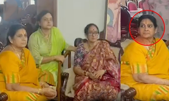 కృష్ణంరాజు కుటుంబాన్ని పరామర్శించిన రవితేజ తల్లి | Raviteja Mother ...