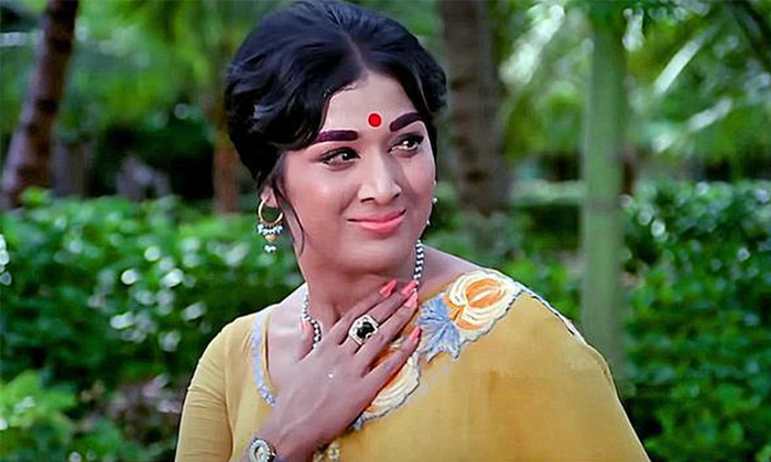 లైట్స్ ఆపి మరి జర్నలిస్ట్ ని కొట్టిన వాణిశ్రీ ..నోరెళ్లబెట్టిన హీరో హరనాథ్