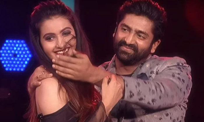 Deepika Pilli : సుధీర్ మహిమతోనే దీపిక పిల్లి అవి చూపిస్తుందా.. వైరల్ ఫోటోస్