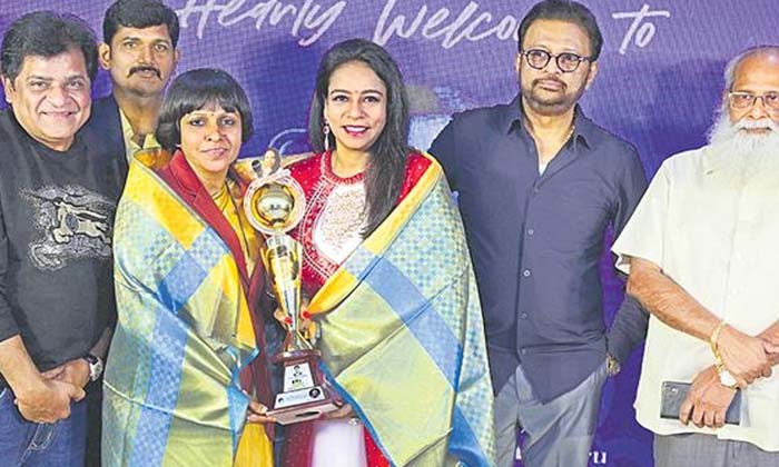 ఇండస్ట్రీకి వచ్చి 25 ఏళ్ళు... ఇప్పటికీ సొంత ఇల్లు లేదు: శ్రీలేఖ