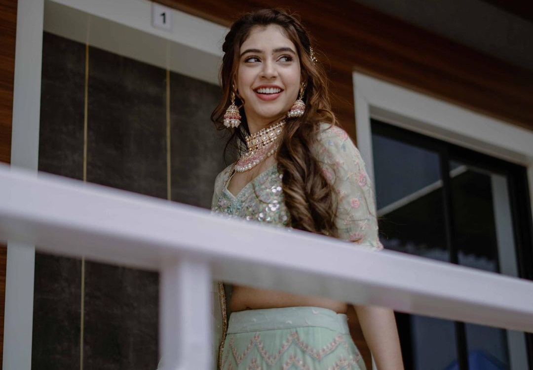 Actress Niti Taylor Overcomes Near-death Experience To Inspire Others ...