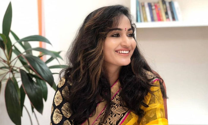 Maadhavi Latha: కాస్టింగ్ కౌచ్ పై స్పందించిన మాధవిలత.. ఆ నిర్మాత నైట్ ...