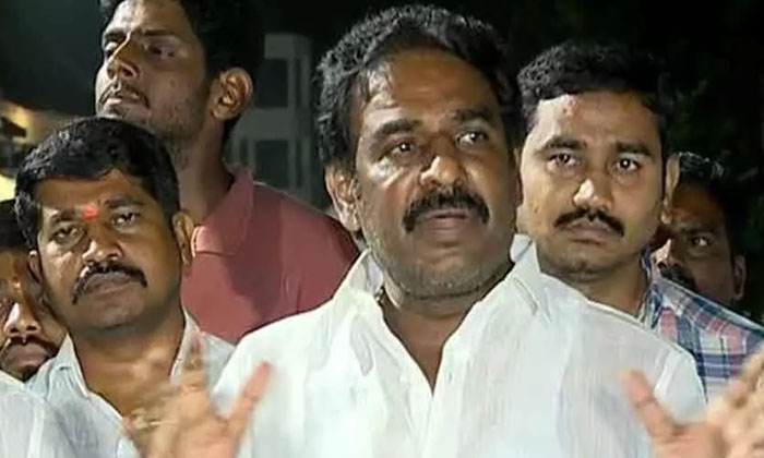 లోకేష్, చంద్రబాబు తోకలు కట్ చేస్తాం హెచ్చరించిన పిన్నెల్లి