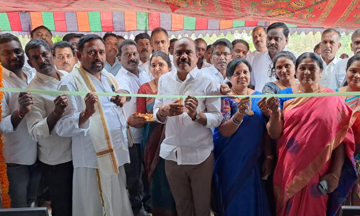 తంగళ్ళపల్లి మండల కేంద్రంలో నూతన రెడ్డి సంఘ భవనాన్ని ప్రారంభించిన జిల్లా ...