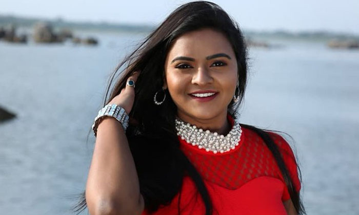 వీల్ చైర్ లో కూర్చుని యాంకరింగ్ చేసిన రోహిణి... భారీగా ట్రోల్ చేస్తున్న ...