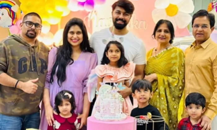 ఘనంగా కూతురి పుట్టిన రోజును జరిపిన కళ్యాణ్ దేవ్... ఫోటోలు వైరల్