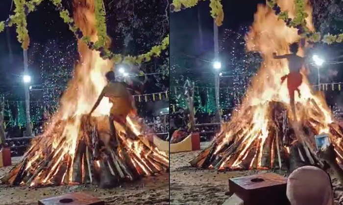 Strange Ritual : వింత ఆచారం: ఇదేంది భయ్యా ఇది.. ఆచారం కోసం మంటల్లో ...